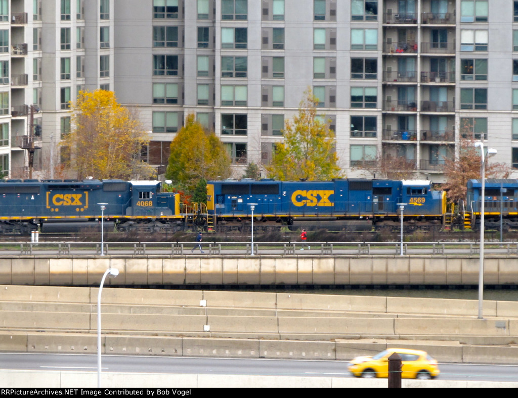 CSX 4569 and 4068